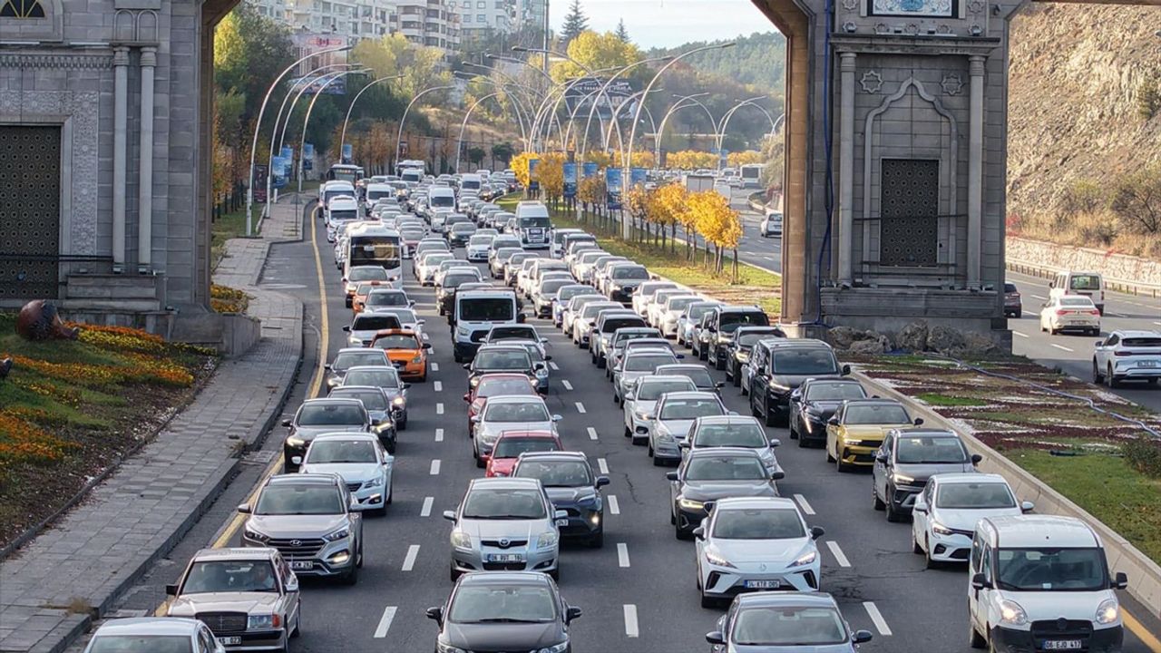 Ankara Trafiğinde Alarm Zilleri: 20 Dakikalık Yol 40 Dakika Olacak