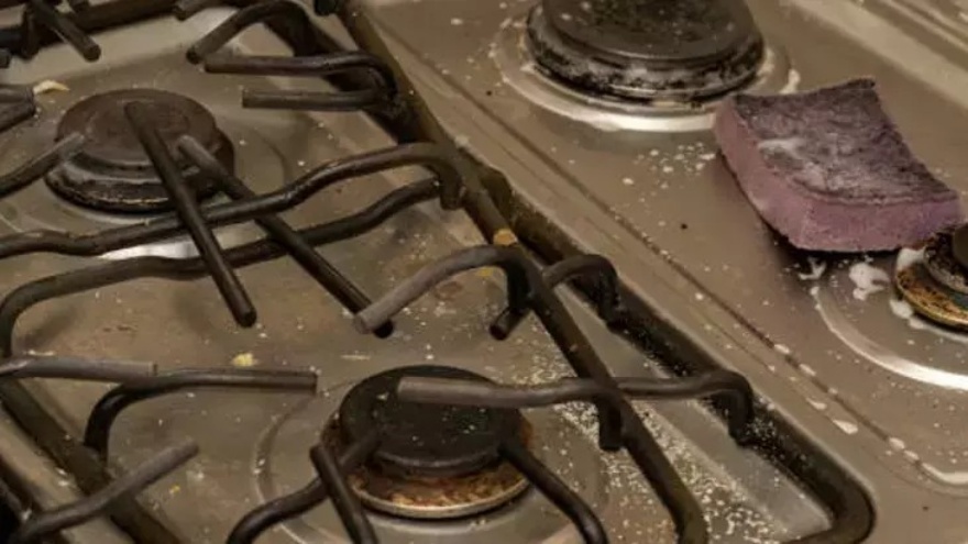 Yağlanmış Ocak Demirleri Nasıl Temizlenir?